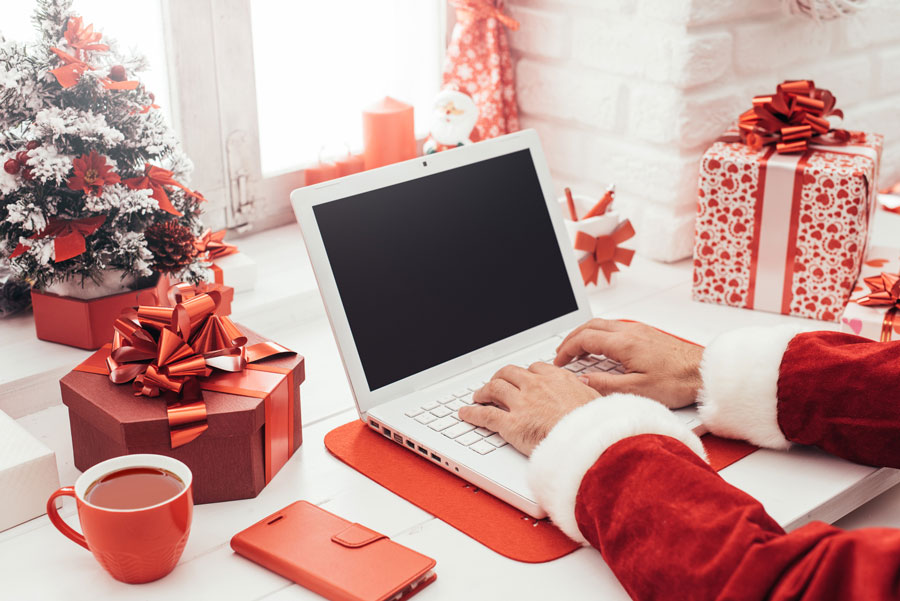 4 Fun Ways to Get Your Team Together for Christmas in July